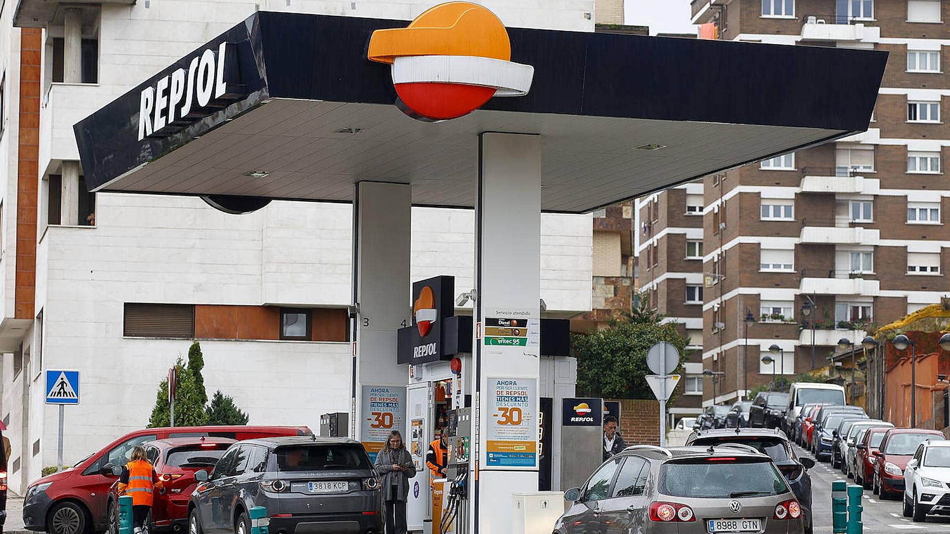 Repsol informa cómo ahorrar 400 euros al repostar en sus estaciones | Ideal