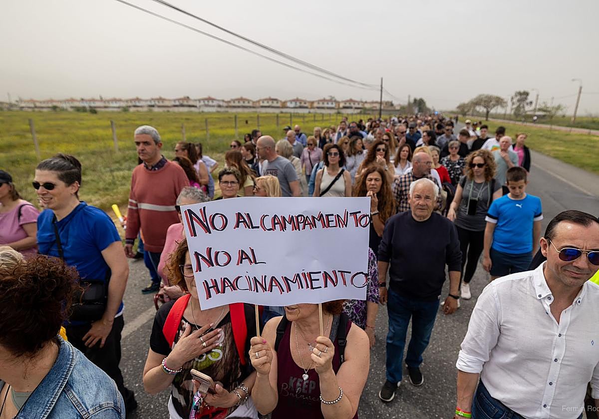 «No somos racistas, el campamento de inmigrantes que planean es ...