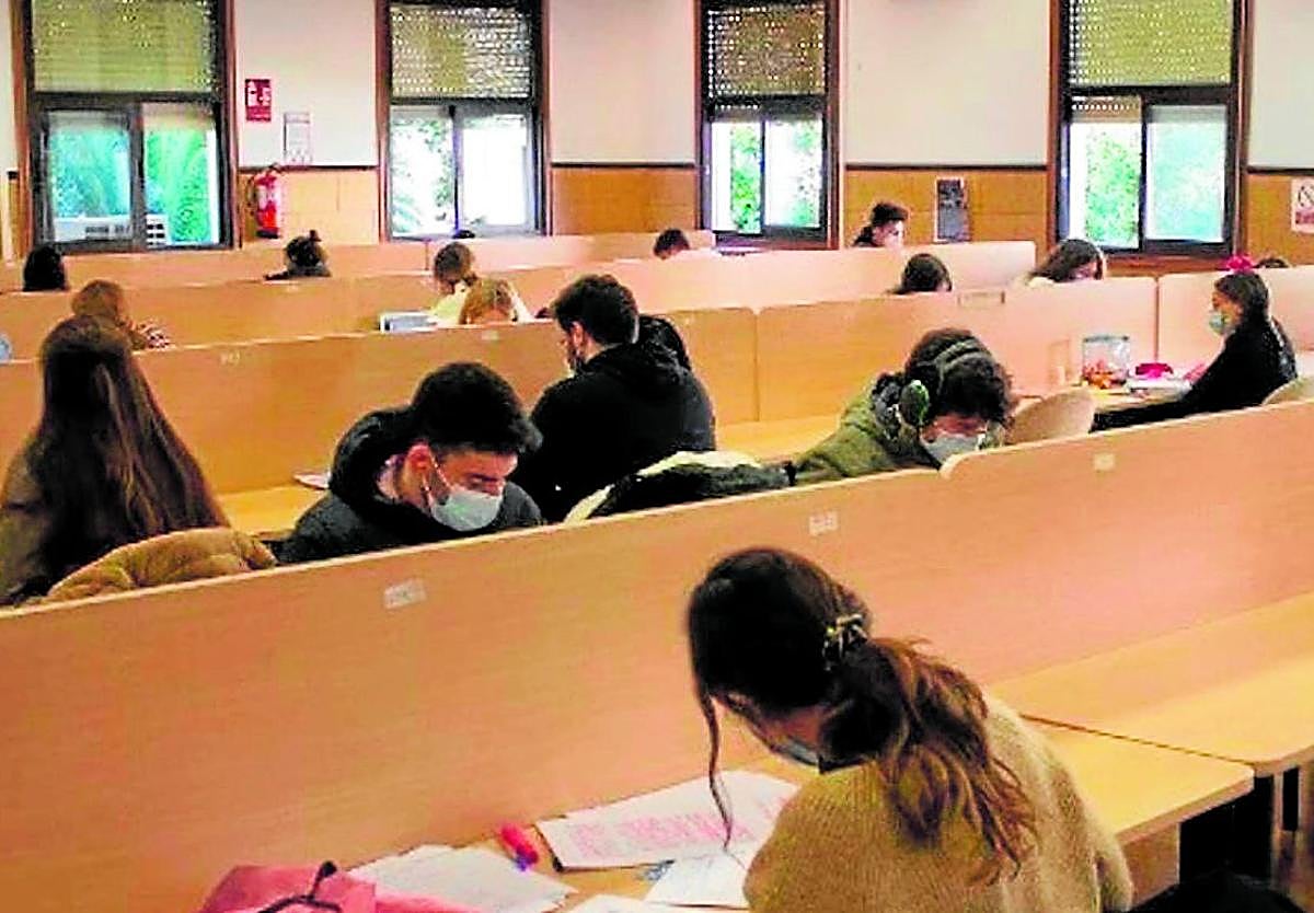 La UGR ofrece 1.650 plazas nocturnas para preparar exámenes | Ideal