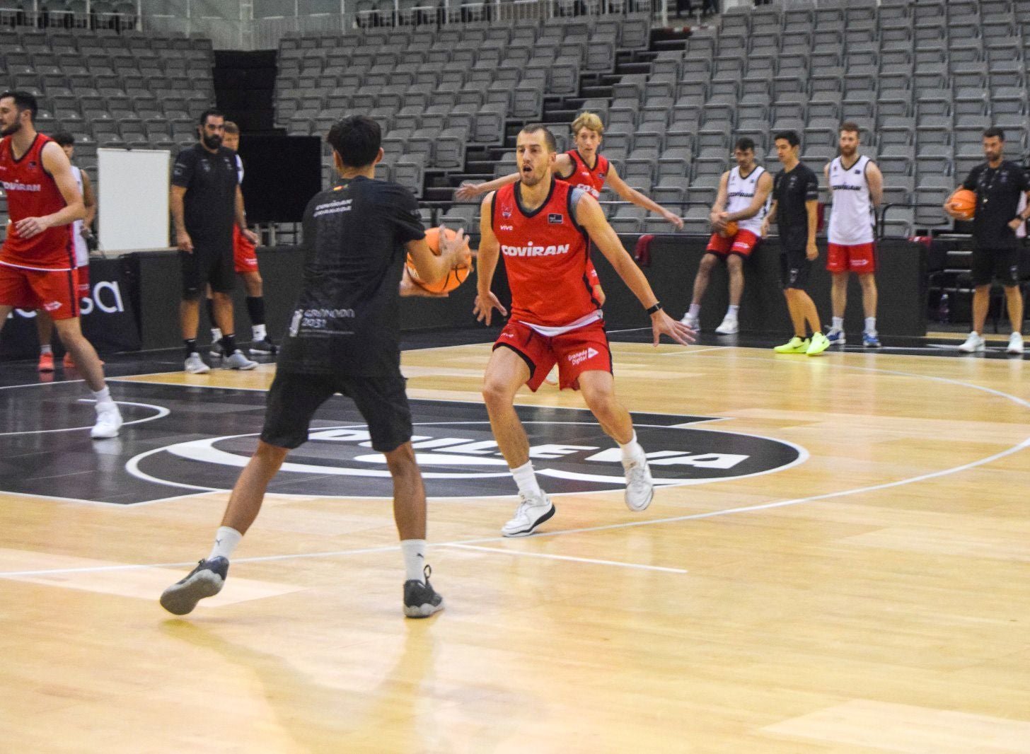 Matt Thomas entrena a medio gas por primera vez | Ideal