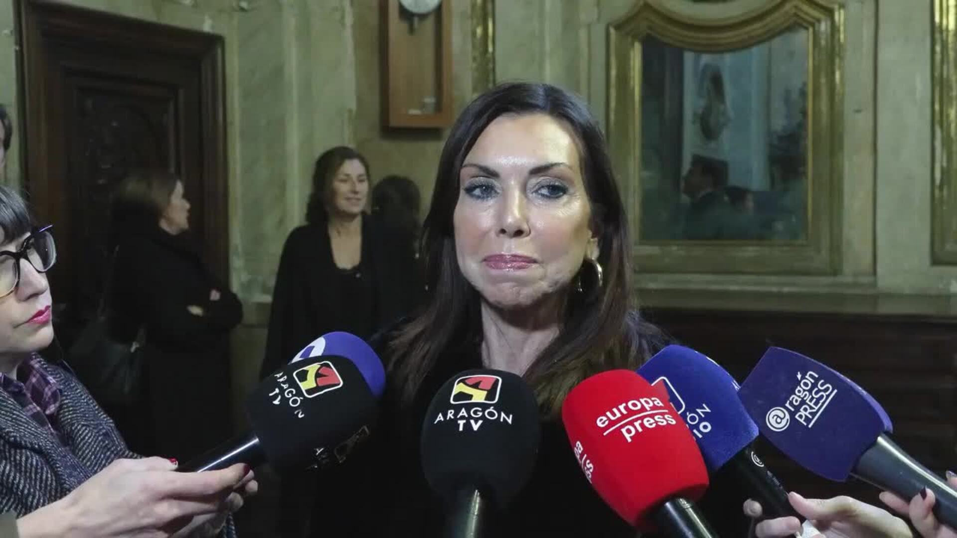 Las Cortes de Aragón donan un manto a la Virgen del Pilar | Ideal