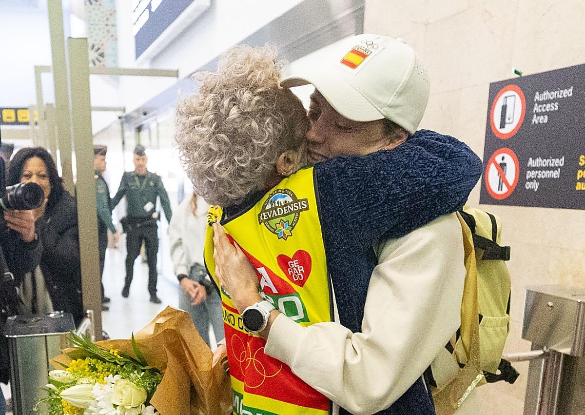 Ana Alonso vuelve a casa con el abrazo de sus amigos de la montaña | Ideal