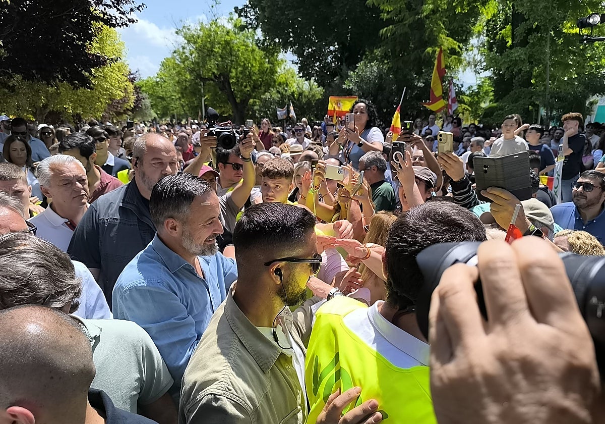 Comienza el mitin de Vox con Santiago Abascal en Jaén | Ideal