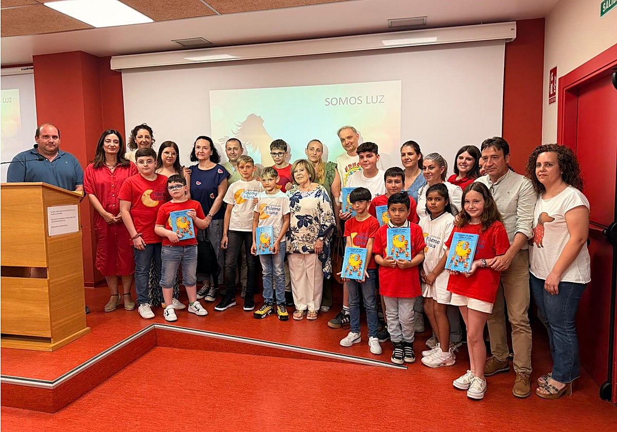 Pídeme la Luna presenta su libro solidario: un relato tierno de ...
