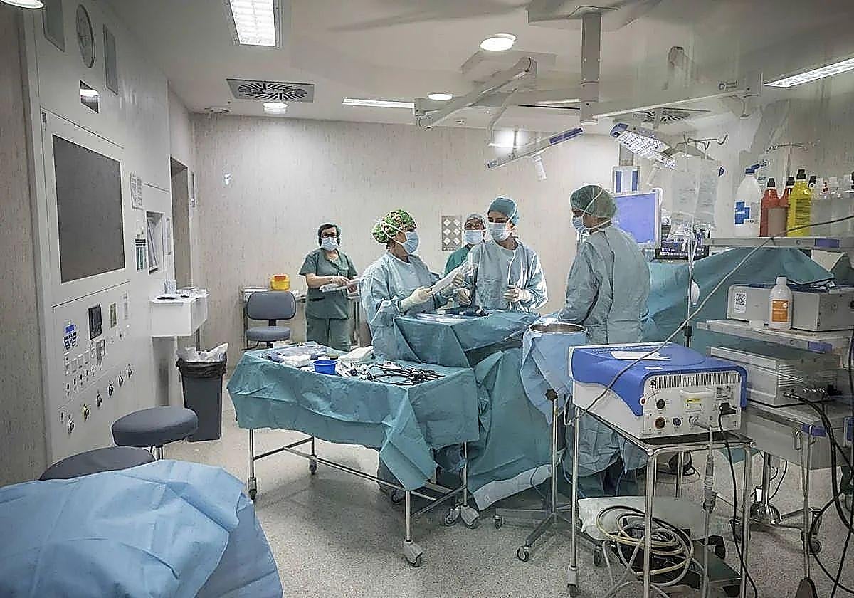 Granada termina de formar a 208 nuevos médicos especialistas este año ...