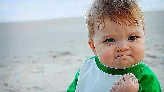 El impresionante cambio del niño del meme más famoso de la historia | Ideal