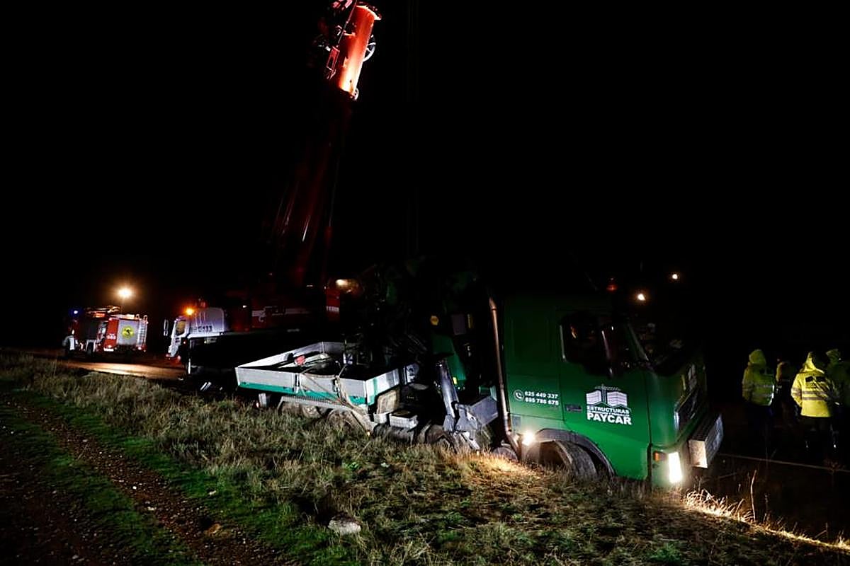 El vuelco de un camión provoca retenciones en la carretera de Matilla de los Caños | La Gaceta ...