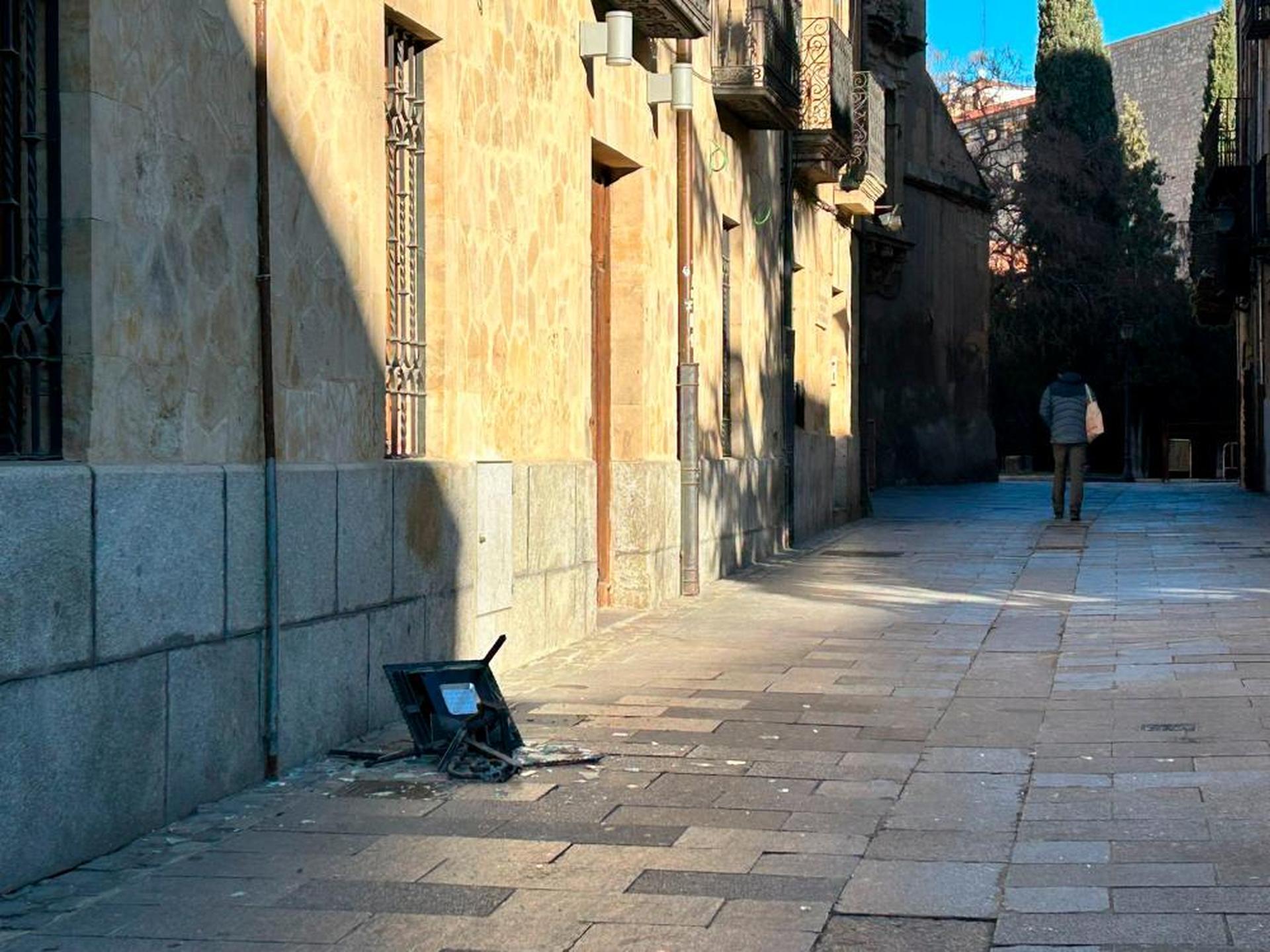 Gran susto por la caída de un foco en la Plaza de Monterrey | La Gaceta ... Gran susto por la caída de un foco en la Plaza de Monterrey | La Gaceta ...