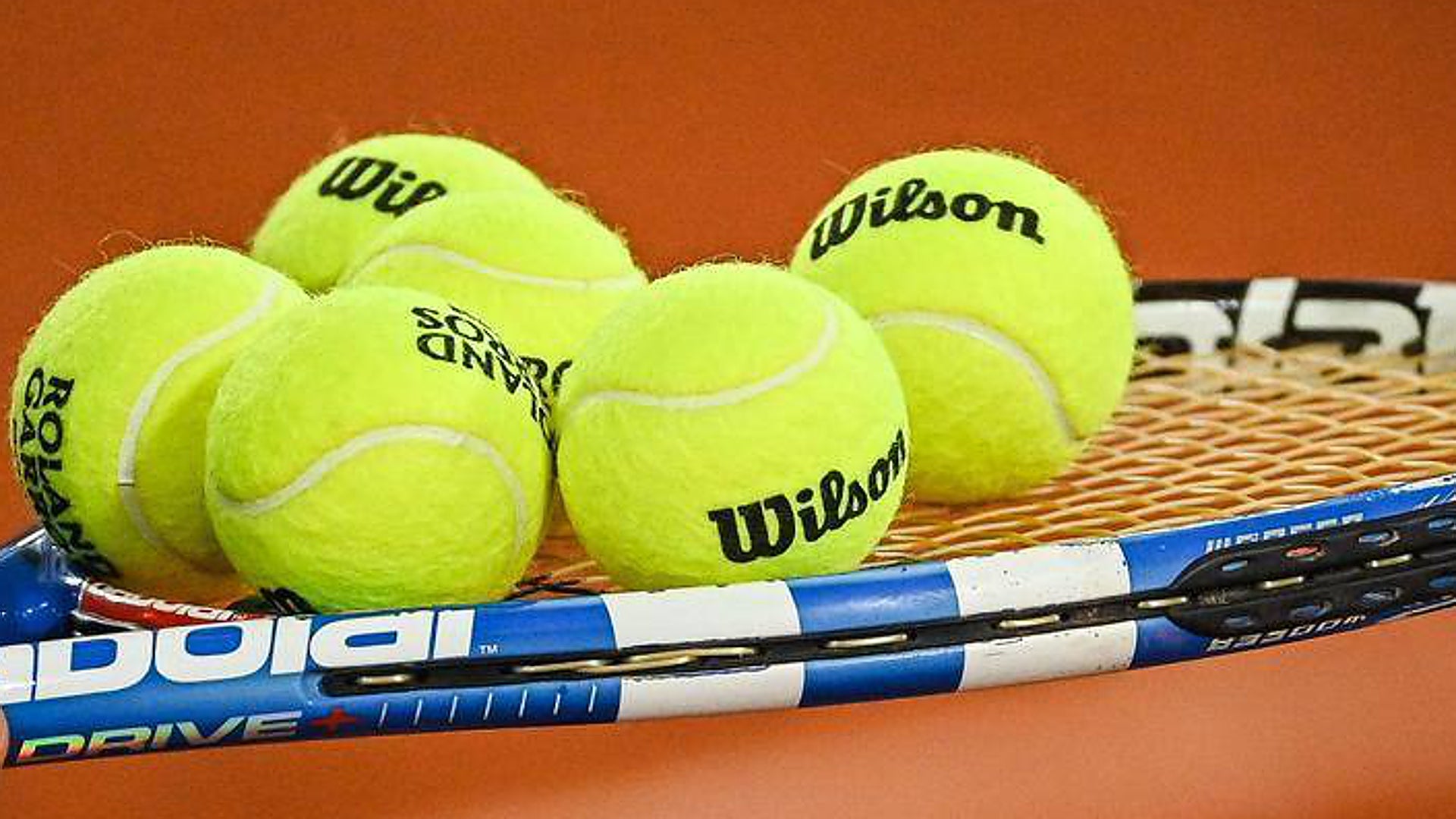 El truco de las pelotas de tenis para dejar tu ropa como nueva | La ...