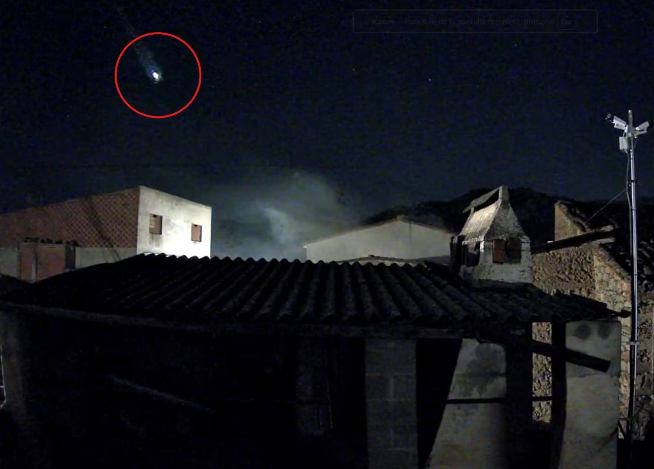 Parece la NASA: registran un gran bólido sobrevolando el cielo de ...