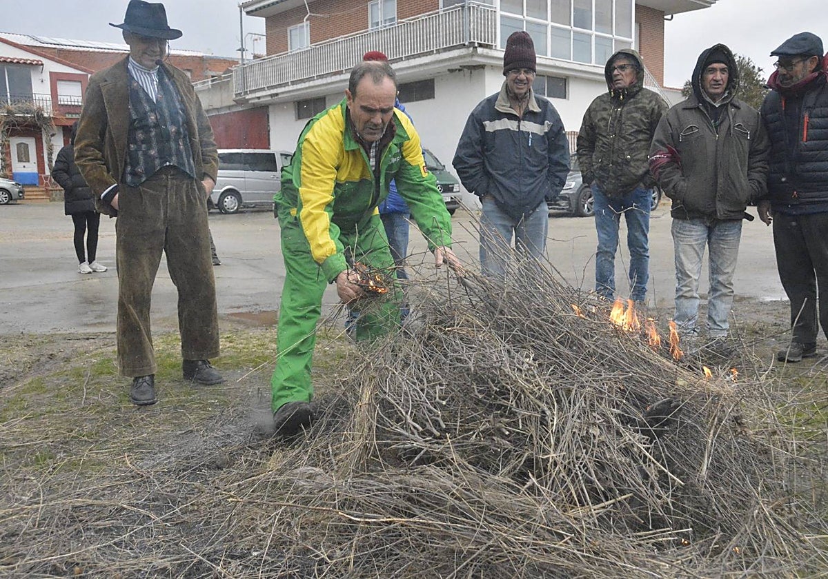 Peñarandilla reúne a 240 personas en su Fiesta de la Matanza ...