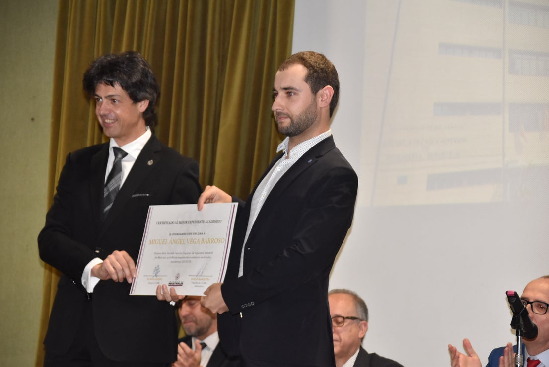 La Escuela de Ingeniería despide a 48 nuevos graduados en un momento de ...