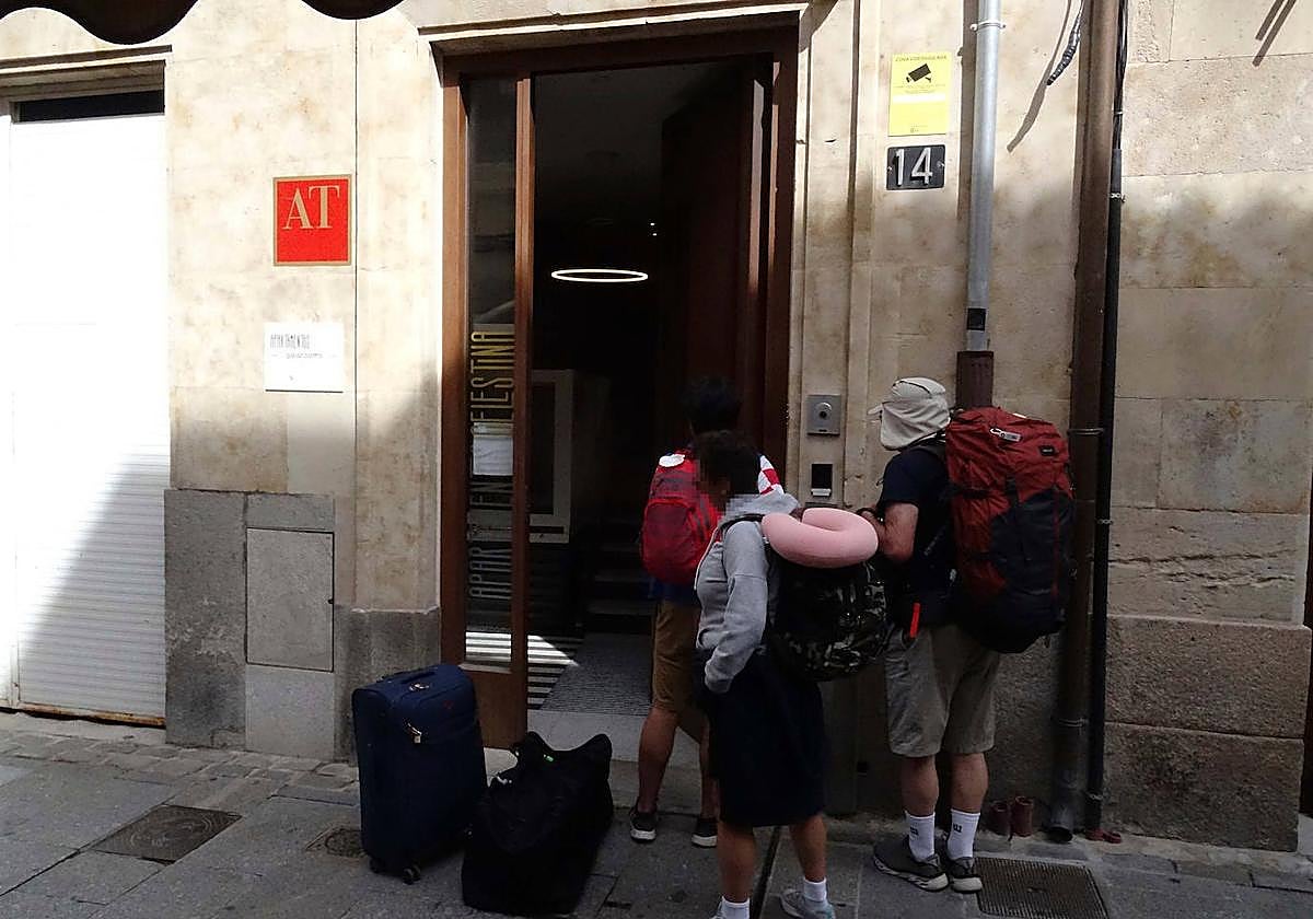 ¿Considera que los pisos turísticos están ganando terreno a los hoteles ...