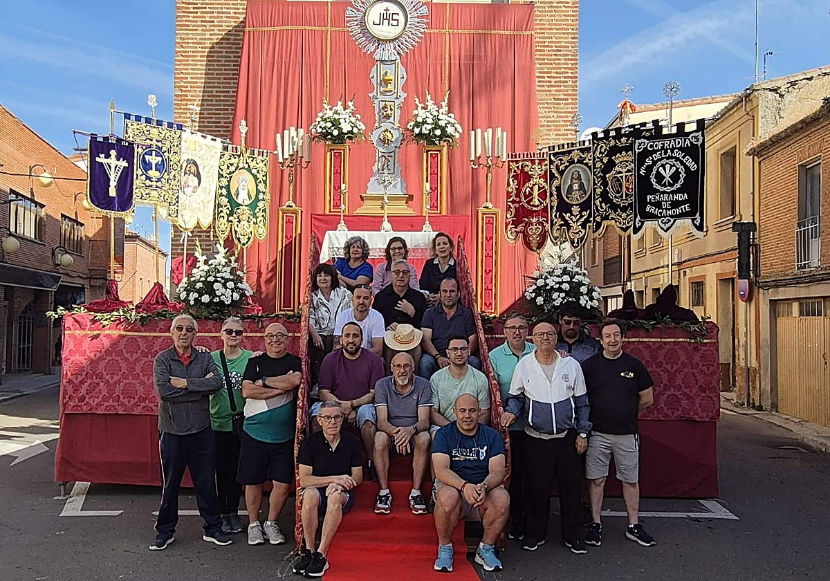 El altar elaborado por las cofradías de Peñaranda para ensalzar al ...
