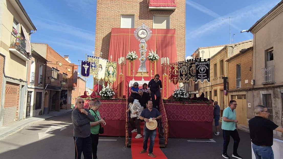 El altar elaborado por las cofradías de Peñaranda para ensalzar al ...