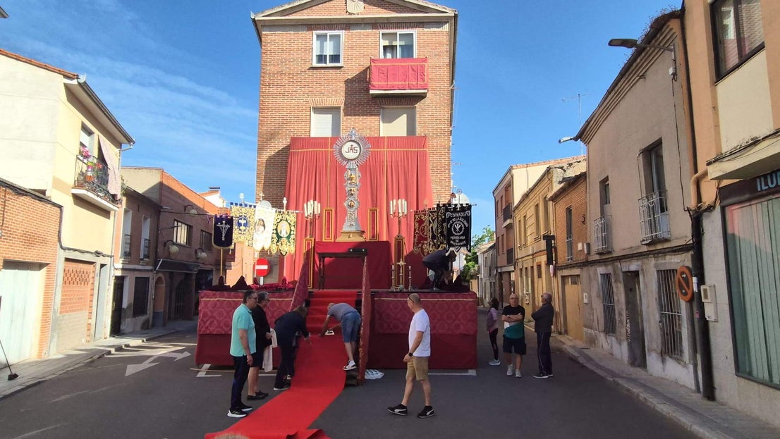 El altar elaborado por las cofradías de Peñaranda para ensalzar al ...