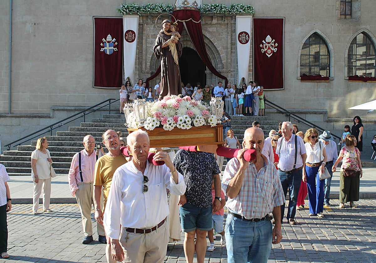 "Los pajaritos de San Antonio" vuelan sobre Béjar | La Gaceta de Salamanca