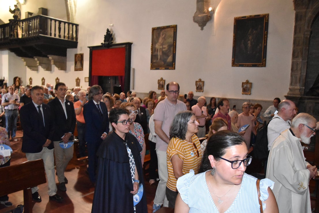 Multitudinaria recepción de los restos de la venerable Aurora Calvo en ...