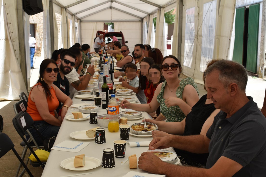 180 pollos asados como broche de oro a las fiestas de Calzada de Don ...
