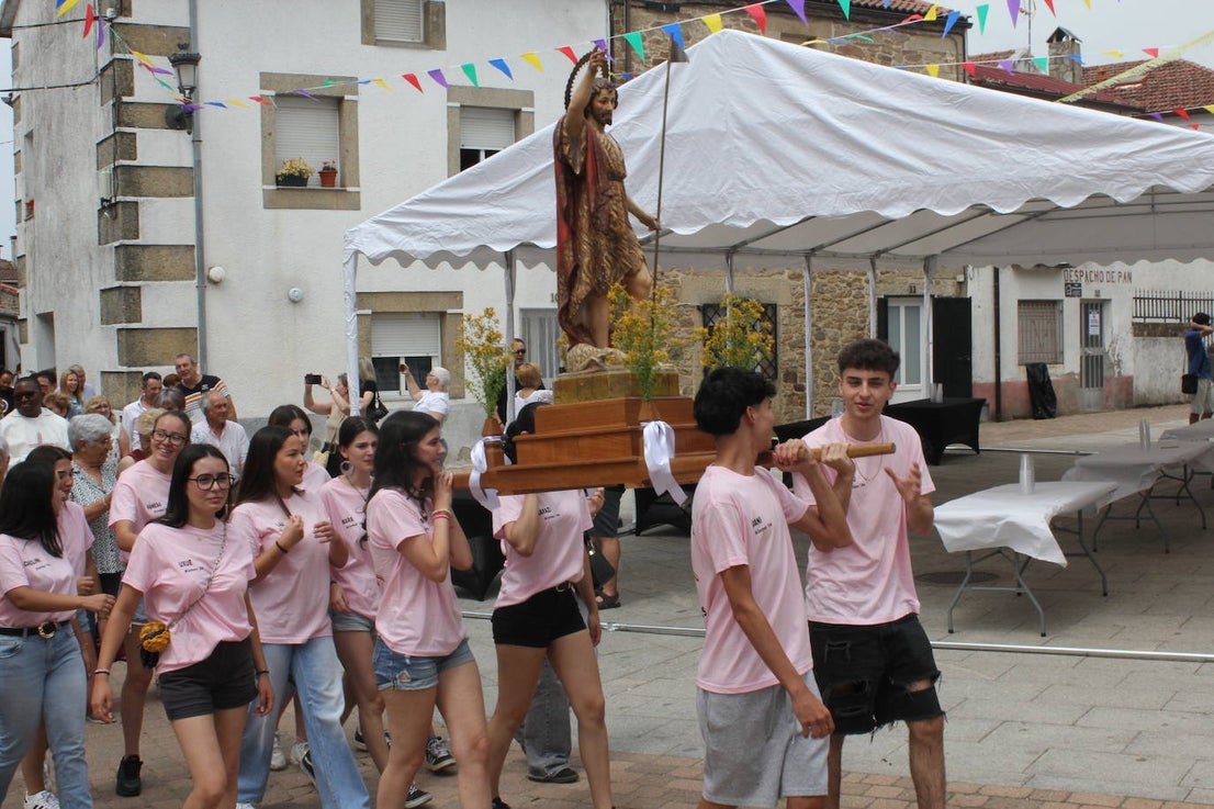 Los Quintos guían a San Juan en Navasfrías | La Gaceta de Salamanca