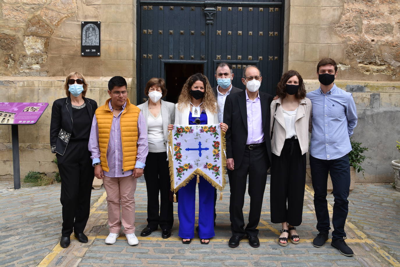 Fotos: Sonia Sesma pone su bandera en el tejado de la basílica de la ...
