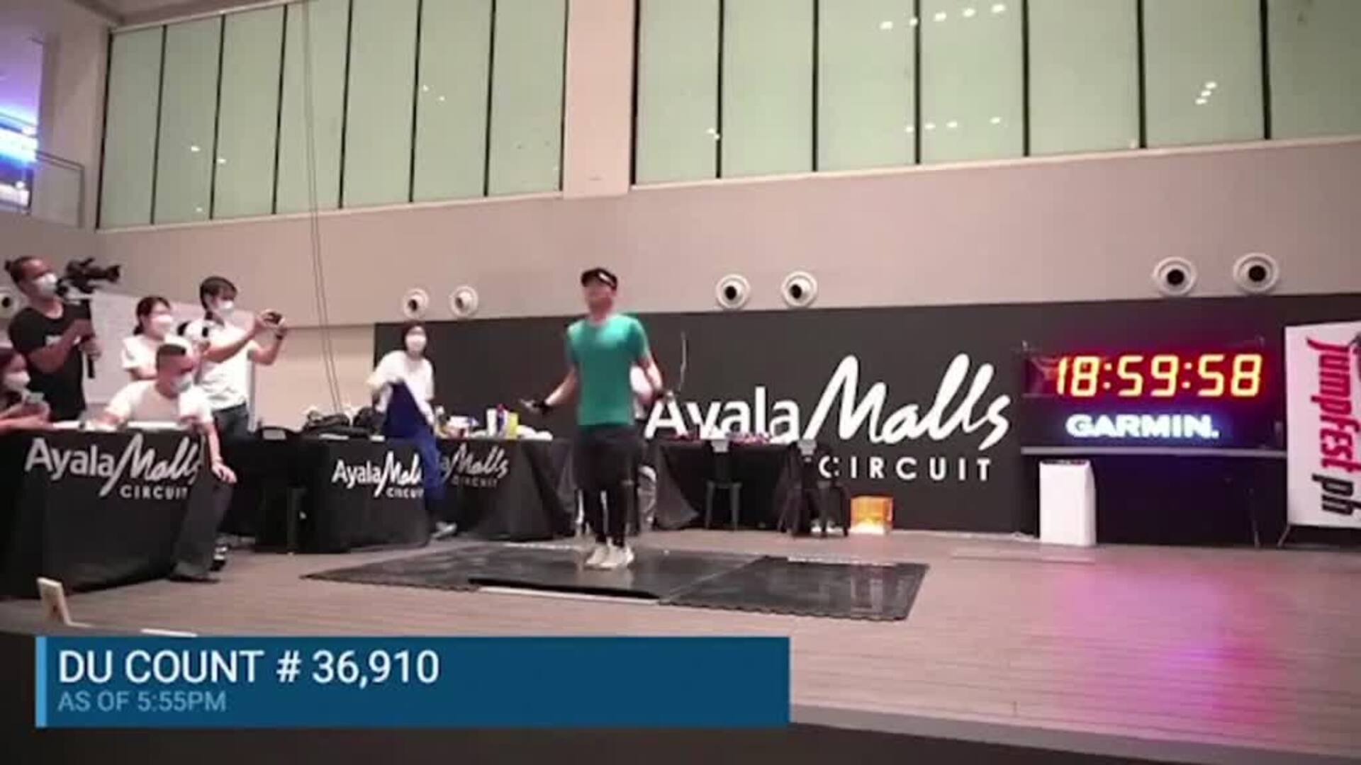 Ryan Alonzo salta su camino a ganar dos Guinness World Récords | La Rioja