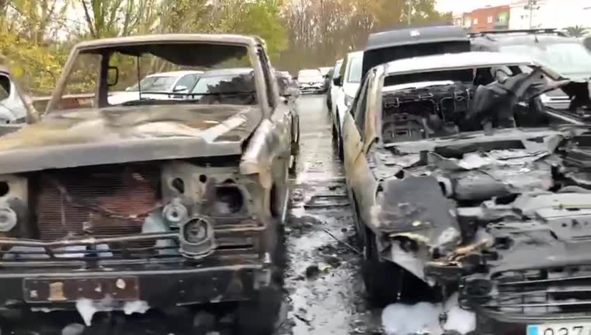 Tres coches calcinados y cinco afectados en el Revellín | La Rioja