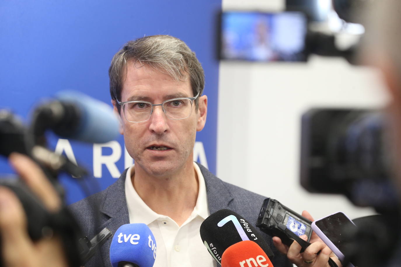 Capellán se subirá el salario como los funcionarios y cobrará más de 84 ...