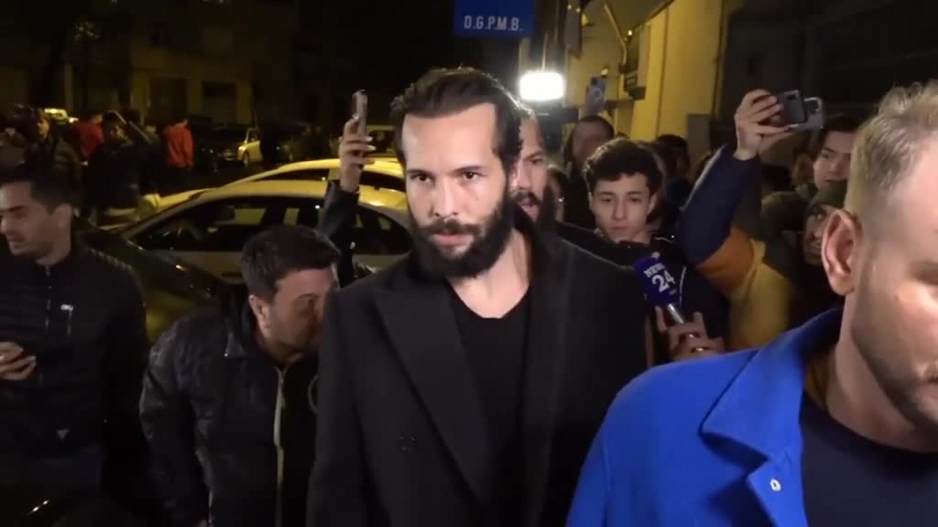 El 'influencer' machista Andrew Tate es liberado de la cárcel en ...