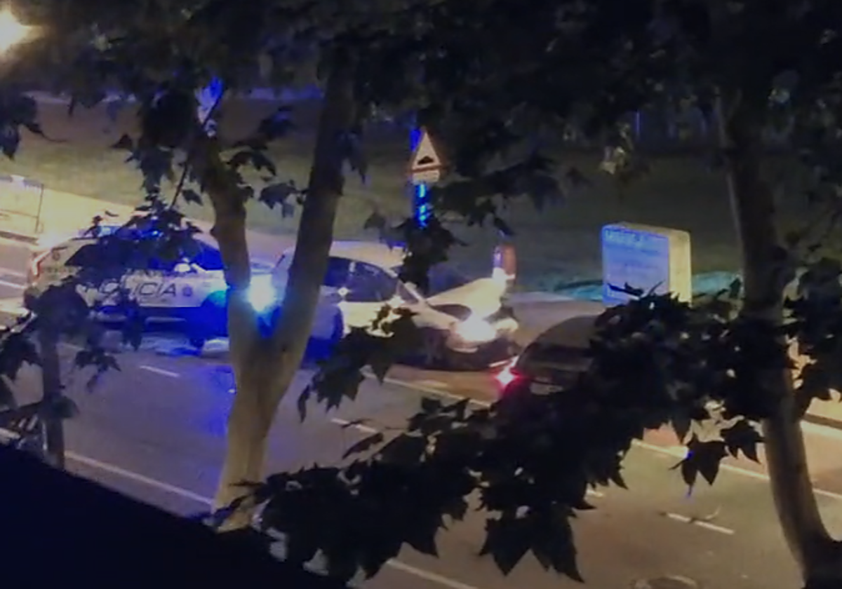 Un conductor menor huye de la policía en Logroño y destroza dos coches ...