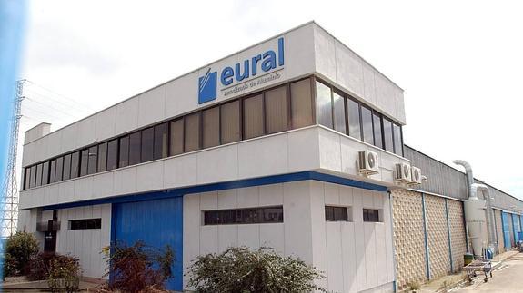 Los trabajadores de Eural temen el cierre tras el despido de 17 ...