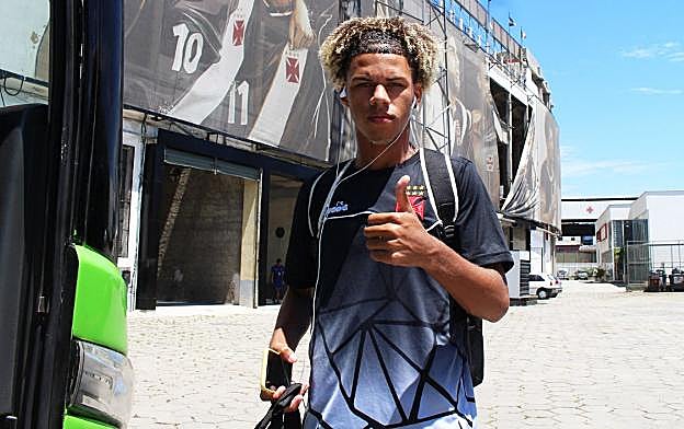 Un millón por la mitad de Nathan, un lateral de 17 años | Las Provincias