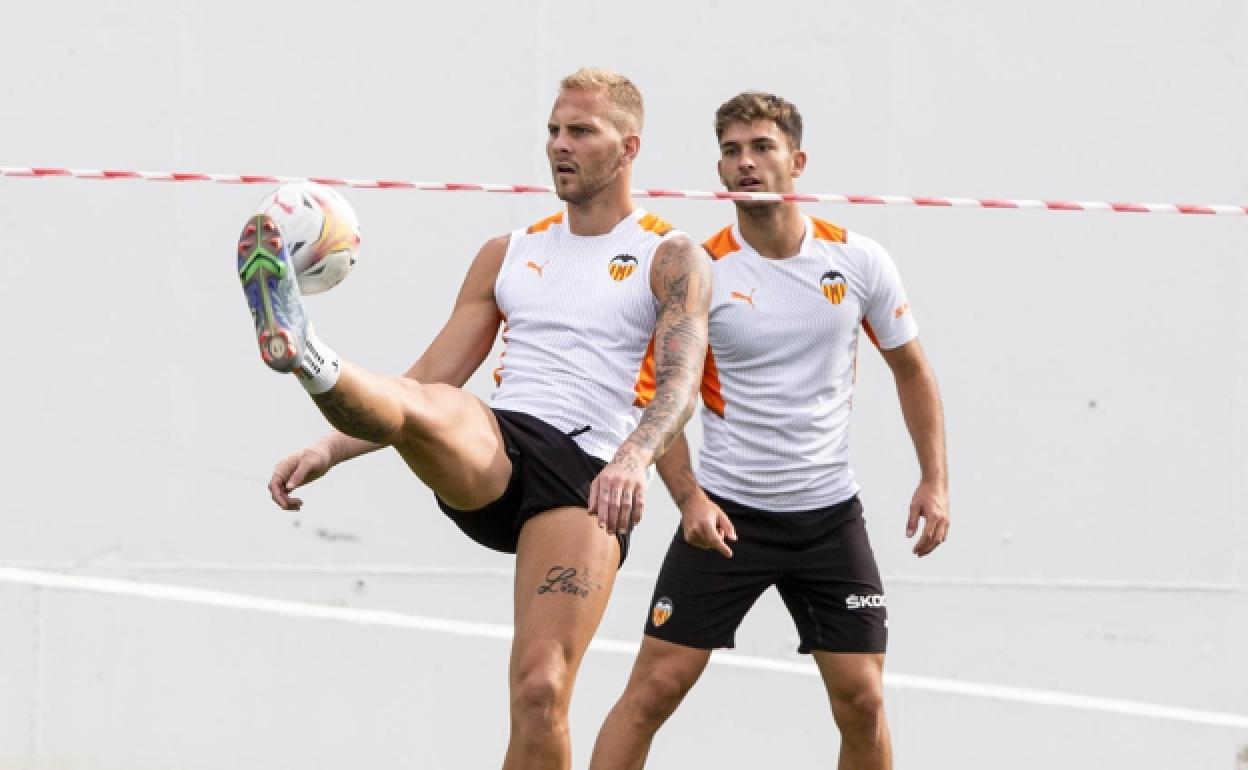 Mercado de fichajes, última hora en el Valencia CF | Uros Racic, cerca ...