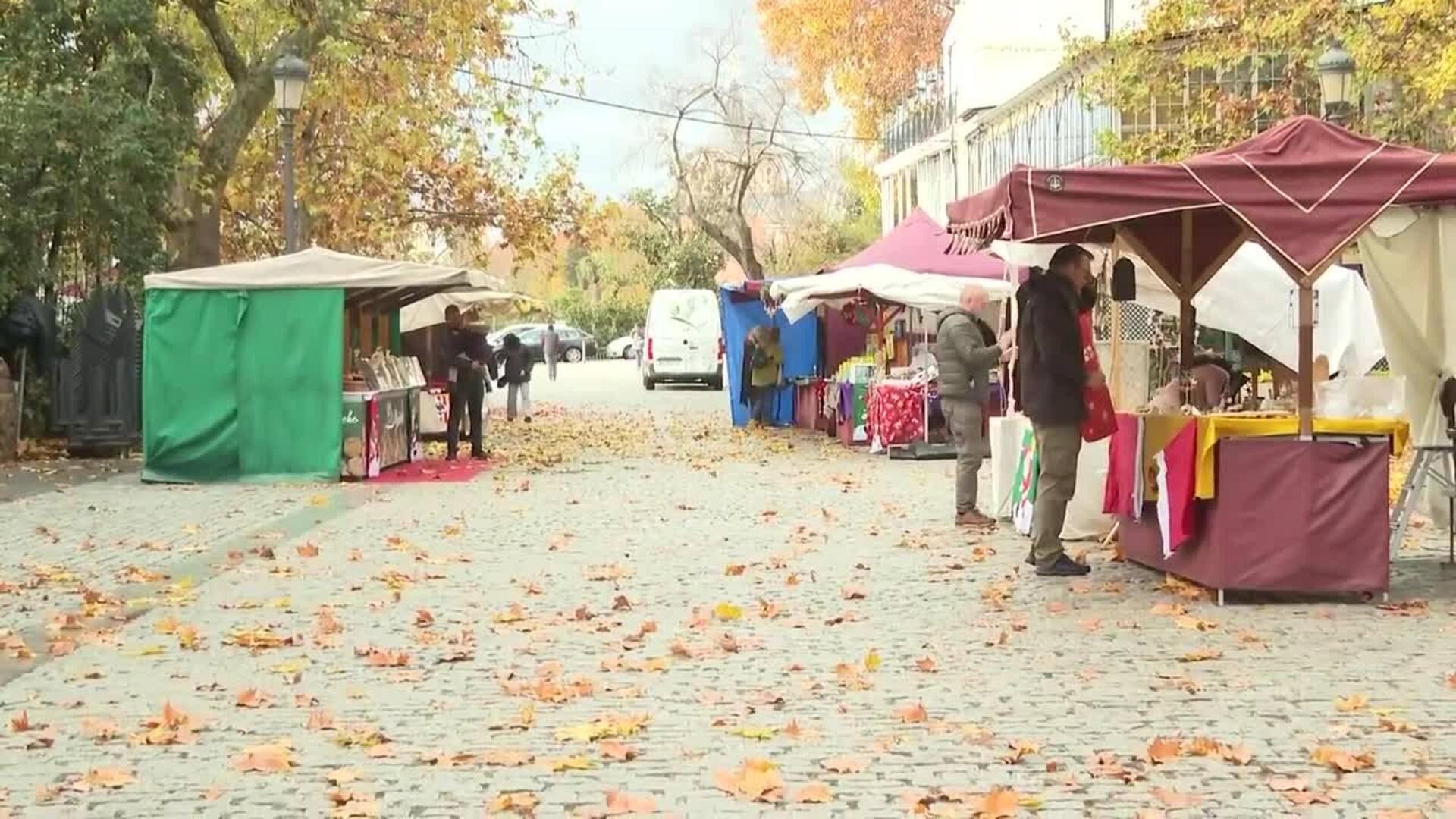 Débil afluencia de turistas en el mercadillo de Aranjuez durante el ...