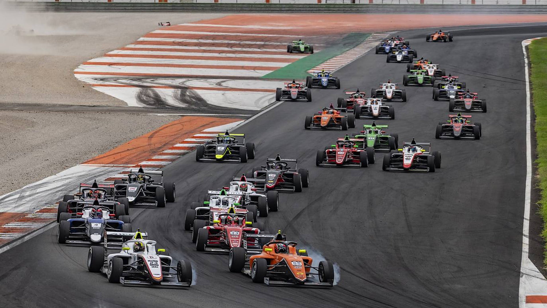 Rinicella y Masson abren el Racing Weekend con victoria en Cheste | Las ...