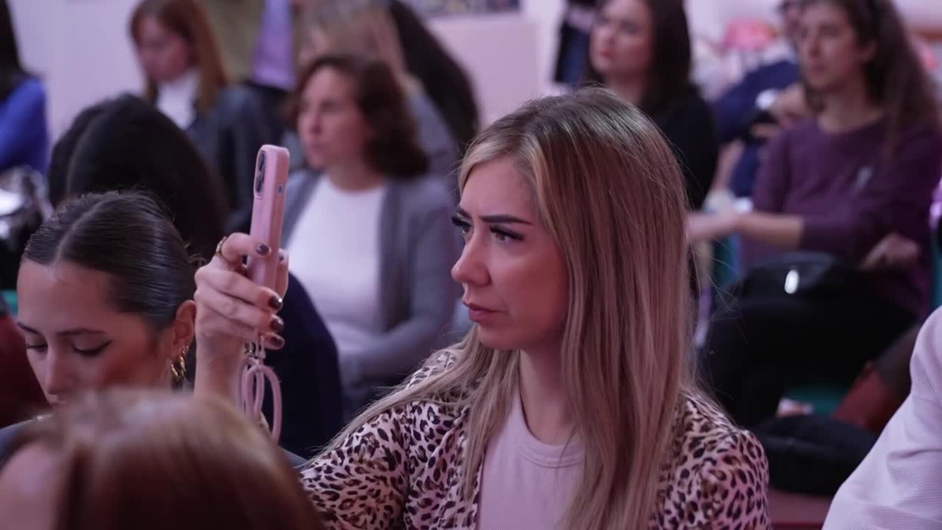 El color rosa pastel que emula un suave atardecer se convierte en el ...