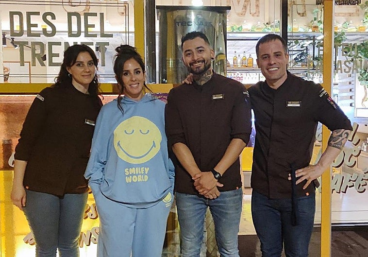 Anabel Pantoja se rinde al Bar Cremaet: «¡Viva Valencia y su comida ...