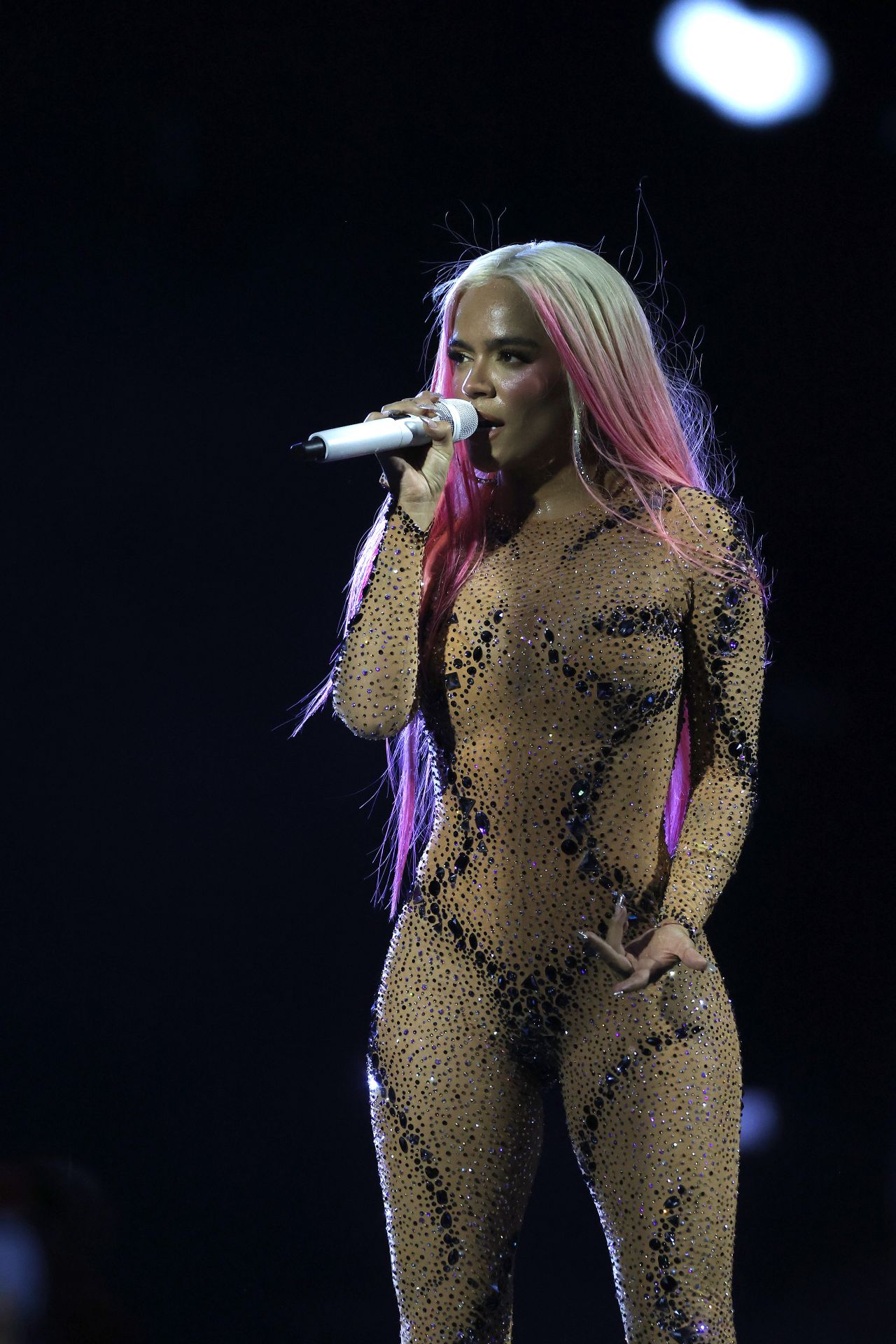 Karol G arrasa en el Bernabéu | Las Provincias