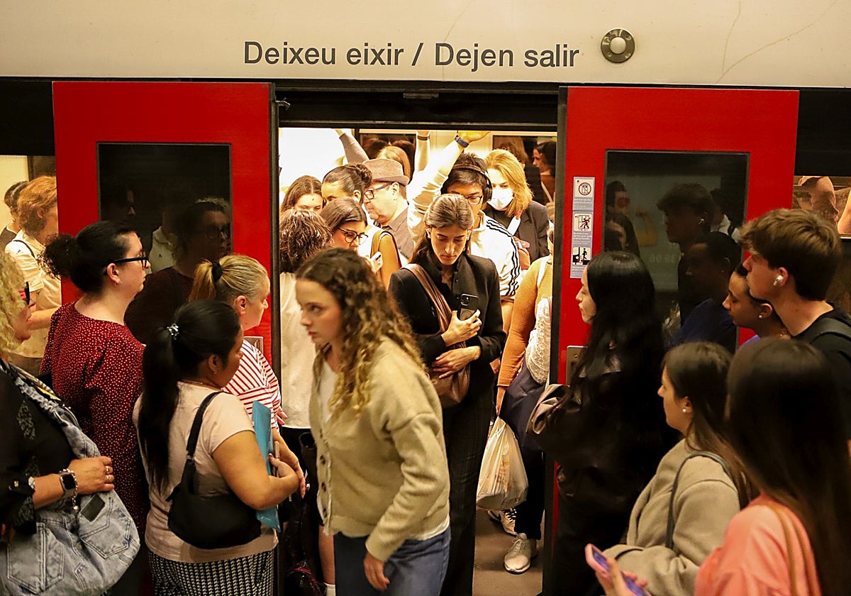 Una reparación en la vía añade retrasos en dos líneas del metro de ...