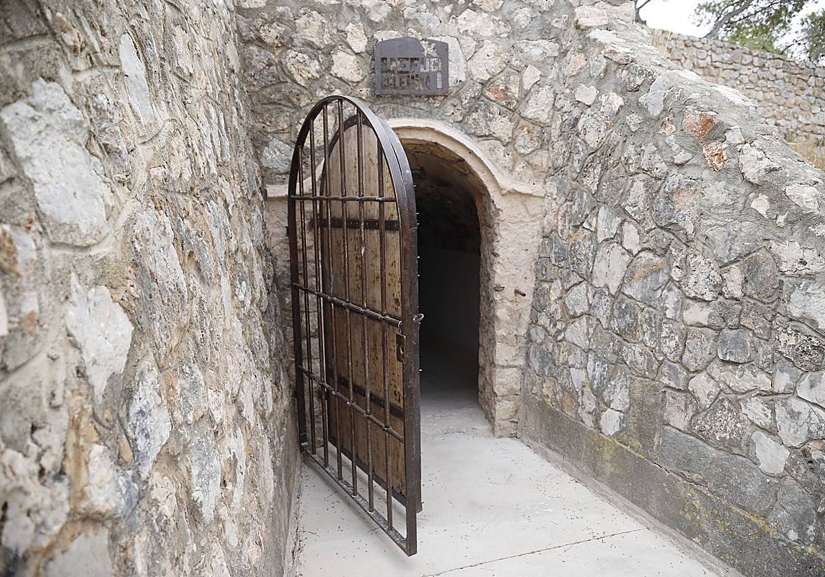 Cullera abrirá al público el refugio antiaéreo y costero de la Guerra ...