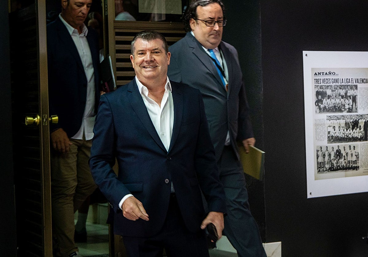 Gourlay, pendiente de dar explicaciones y de enderezar una plantilla ...