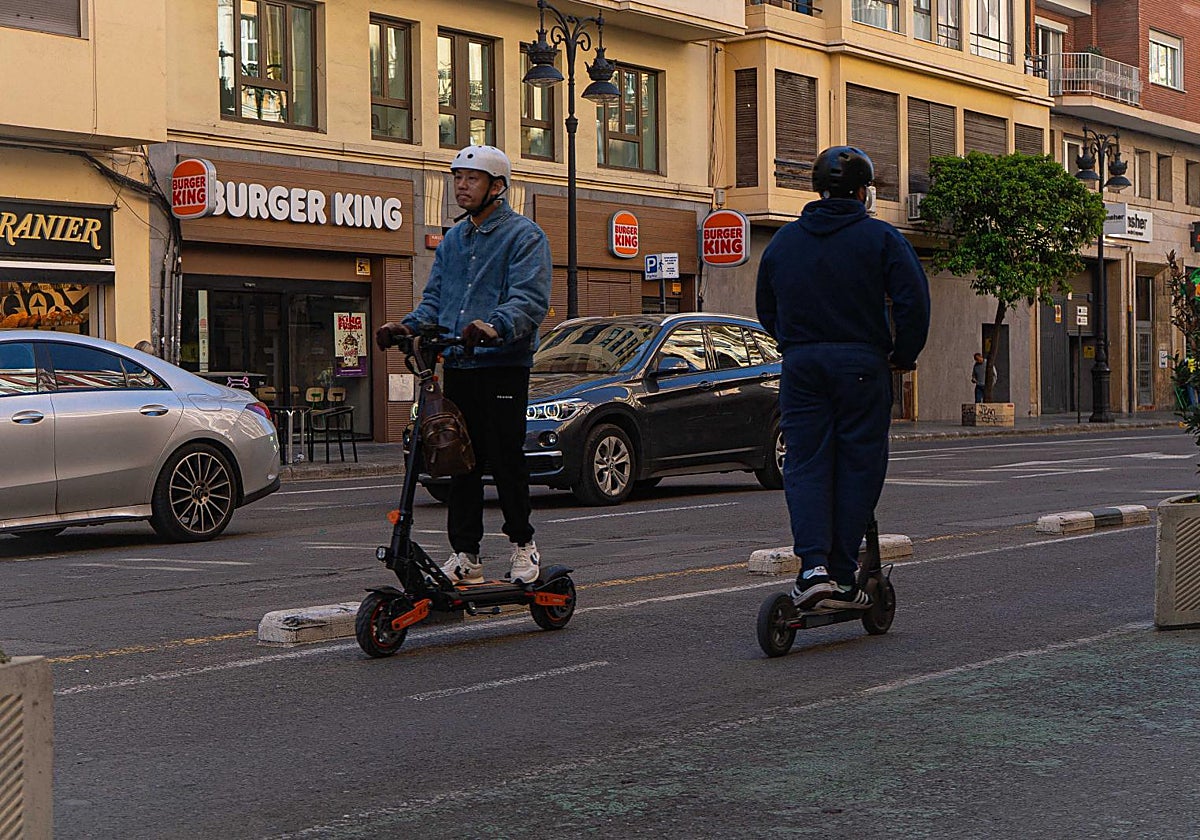 Ontinyent pide a los usuarios de patinetes eléctricos cumplir la ley ...