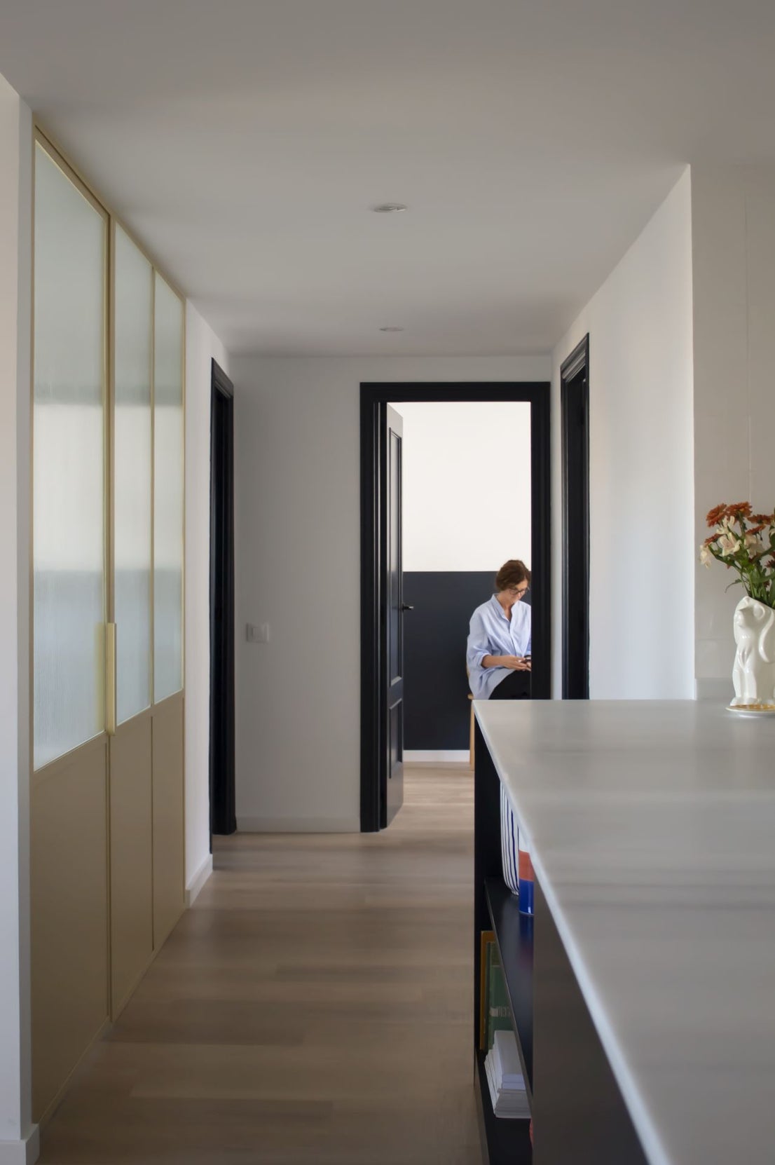 Chimenea, estudio y cocina abierta, la espectacular reforma de un ático ...