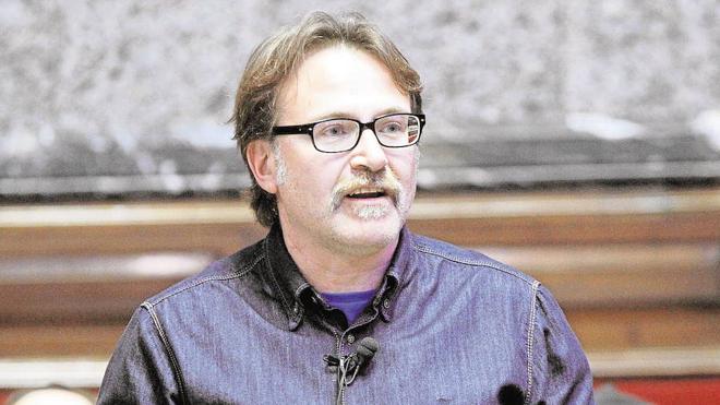 Giuseppe Grezzi descubre a un mando policial en una discusión de ...