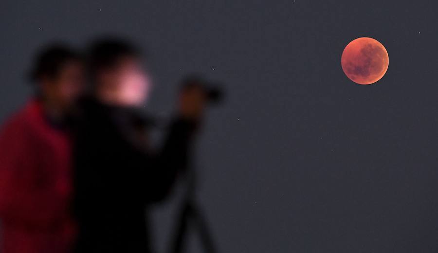 Fotos: Así se vio el espectacular eclipse de Luna alrededor del mundo ...