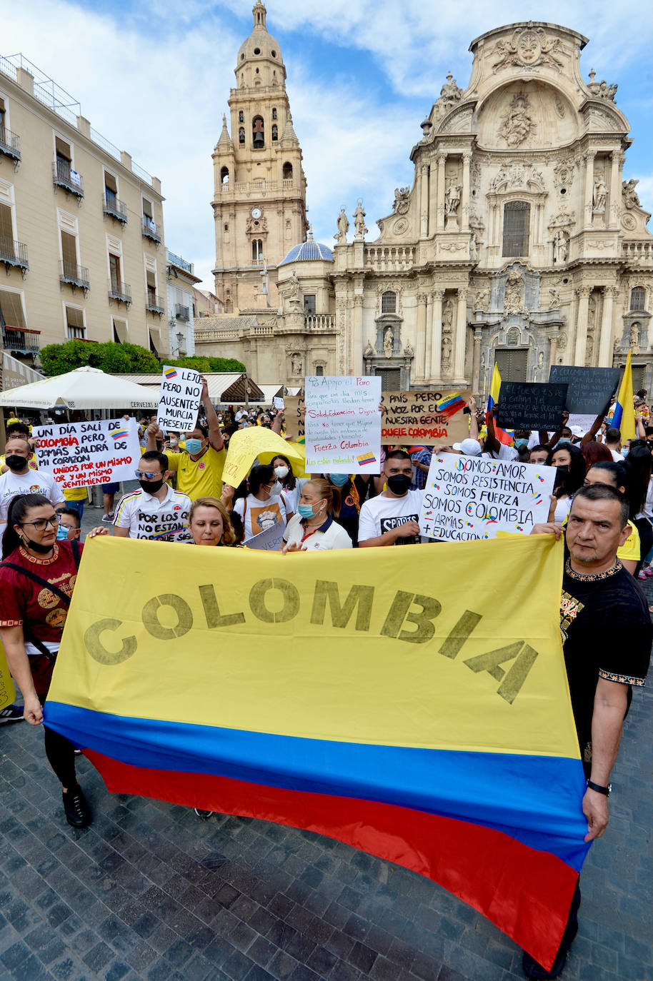 Fotos: SOS por Colombia en la plaza de la Catedral de Murcia | La Verdad