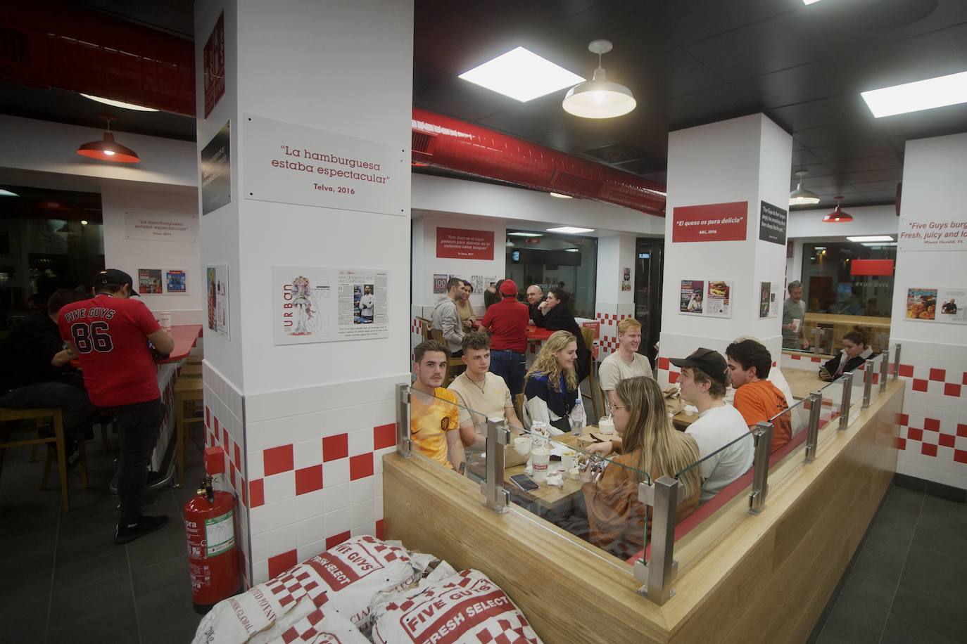 Fotos: Las imágenes de la apertura de Five Guys en Murcia | La Verdad