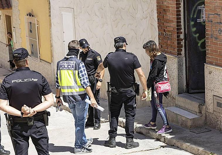 Redada policial en el barrio cartagenero de Los Mateos, en imágenes ...