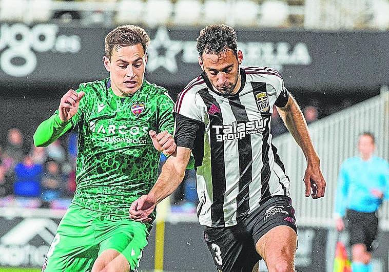 El Efesé quiere repescar al lateral Iván Martos, pero las posturas ...