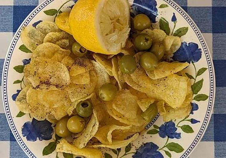 Un tuitero descubre cómo se comen las patatas de bolsa en Murcia y ...